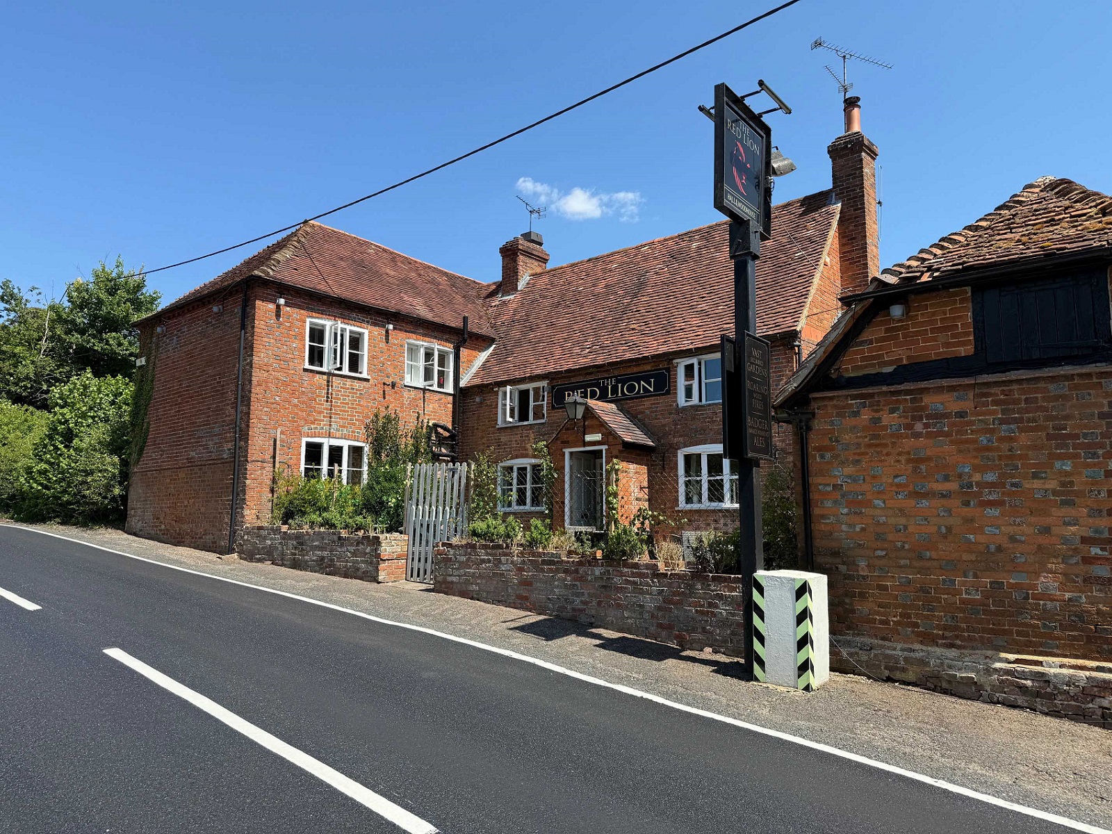 Public House Leisure and Hospitality for sale in Mortimer West End | Tytl